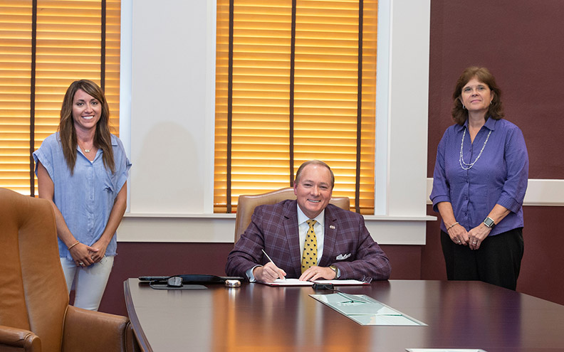 MSU, Mississippi Delta Community College sign MOU for Bachelor of ...