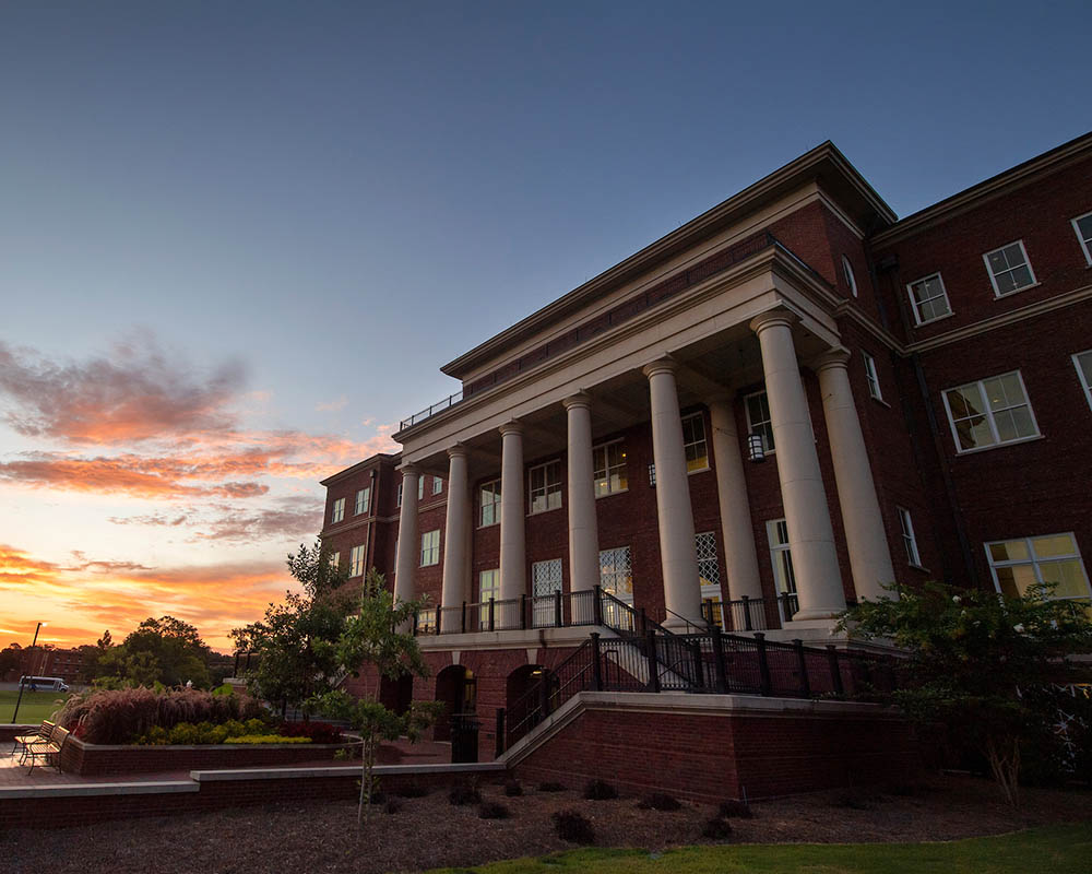 Old Main Library Commons transitions to Center for Advising ...