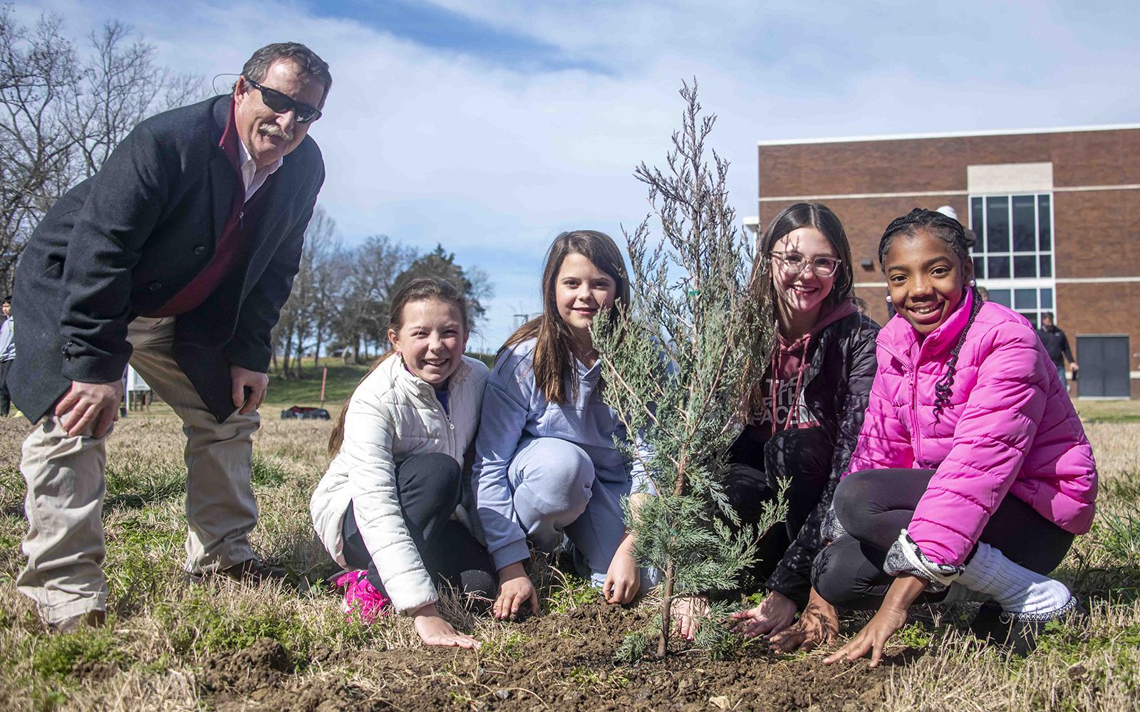 MSU’s Arbor Day enhances Partnership Middle School | Mississippi State ...